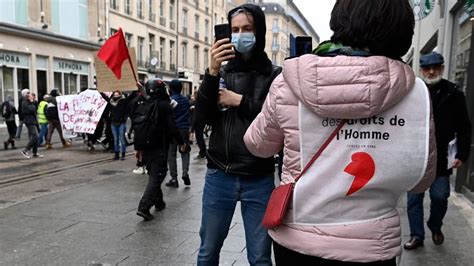 Ligue Des Droits De Lhomme Le Défenseur Des Droits Sinquiète Des