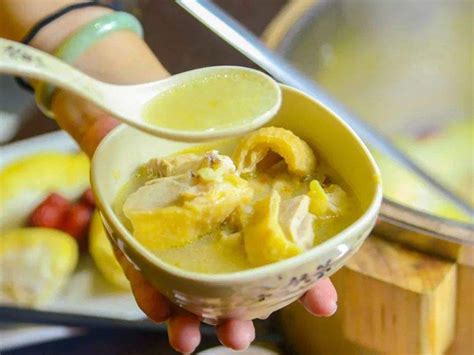 听说哺乳期吃榴莲炖鸡下奶是真的吗？ Wcob