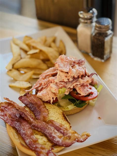 alcona brew haus lunch features blt flatbread grilled cheese
