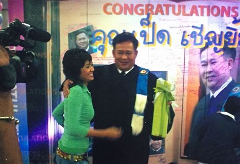 ฉลองรับปริญญาคุณธัญญา โพธิ์วิจิตร อาเป็ด เชิญยิ้ม ปอนด์ รุ่งรัตน์ ดวงขวัญไปร่วมแสดงความยินดี