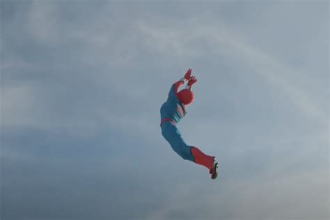 Inilah Stuntronic Robot Spider Man Di Disneyland Yang Bisa Melompat