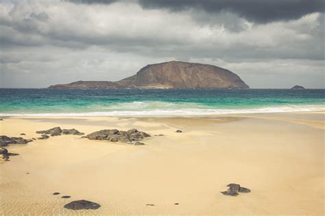 라 그 레 시오 사 Lanzarote 카나리아 제도 근처 작은 섬에 아름 다운 비치 라스 콘 0명에 대한 스톡 사진 및 기타