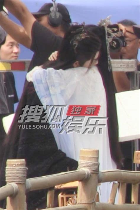 景甜张凌赫吻戏路透 超长待机时间超专注甜蜜 搜狐大视野 搜狐新闻