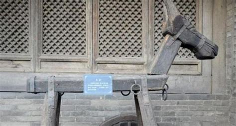 丶丶丶 的想法 满清十大酷刑之木马刑 木马刑其实就是民间常说的骑木驴，是一种古时候专门针对妇女淫乱而开发的 知乎