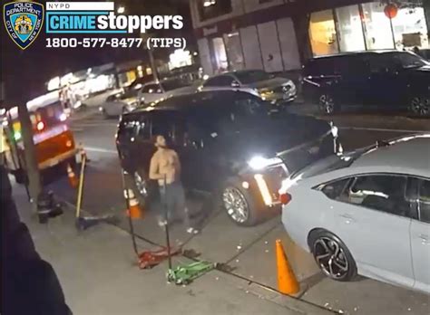 Elderly Couple Battered By Would Be Robber While Walking In Manhattan