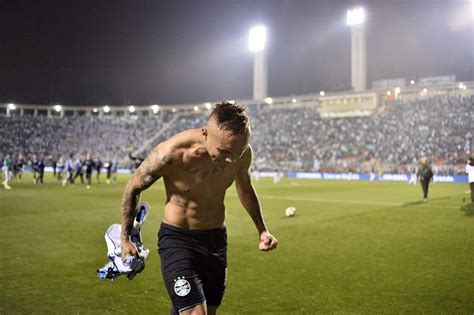 Grêmio estende tradição copeira amarra Palmeiras e vai à terceira semi