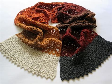 Syyshuivin Reunat Nimikirjoitus VmsomⒶ Koppa Scarf Crochet Scarf