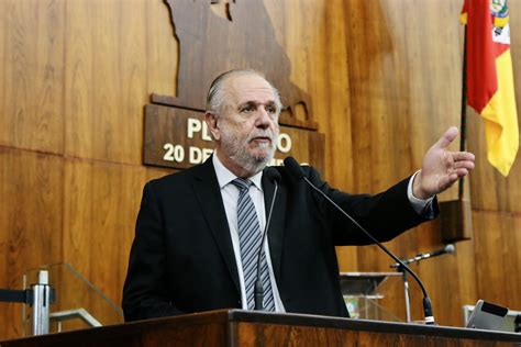 Bancada Do Pt Defende Valorização Do Trabalhador Como Parte De Um Projeto De Desenvolvimento