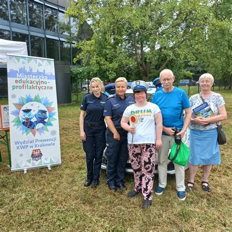Krakowscy policjanci promowali bezpieczeństwo podczas weekendowych