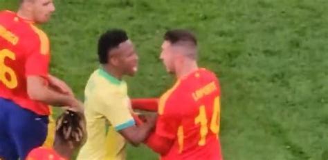 Tremendo vacile de Laporte a Vinicius Quizá quería bailar