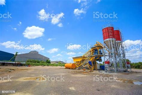 콘크리트 비교한 공장 푸른 하늘 0명에 대한 스톡 사진 및 기타 이미지 0명 Diy 강철 Istock