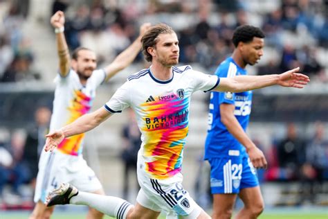 Ligue 2 J31 Paris Gagne Contre Bastia Avec De La Réussite Et Met La