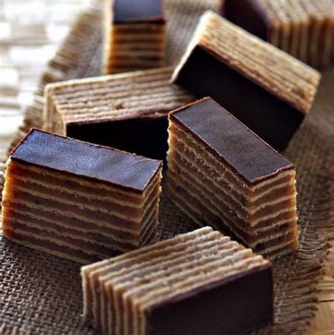 Най вкусната шоколадова торта без печене с фантастична глазура За Жената
