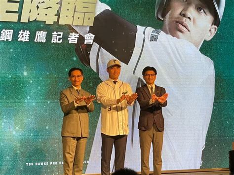 王柏融披鷹袍3年約總額3600萬元 台鋼貼上最強一塊拚圖明年拚一軍