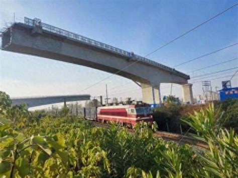 小河港特大桥上跨焦柳线现浇梁T构转体施工完成 襄阳 工程 桥梁