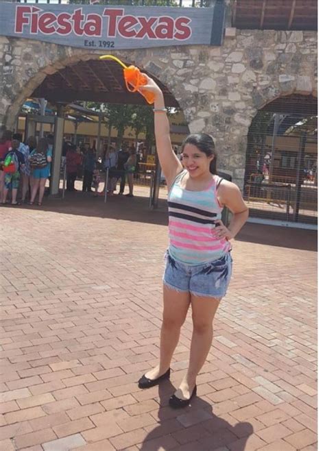 Yeri Mua No Se Avergüenza De Su Pasado Y Muestra Fotografía Antes De