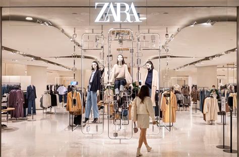 Zara Streaming Inicia Sus Retransmisiones Con Cindy Crawford Y Kaia Gerber Como Anfitrionas Modaes
