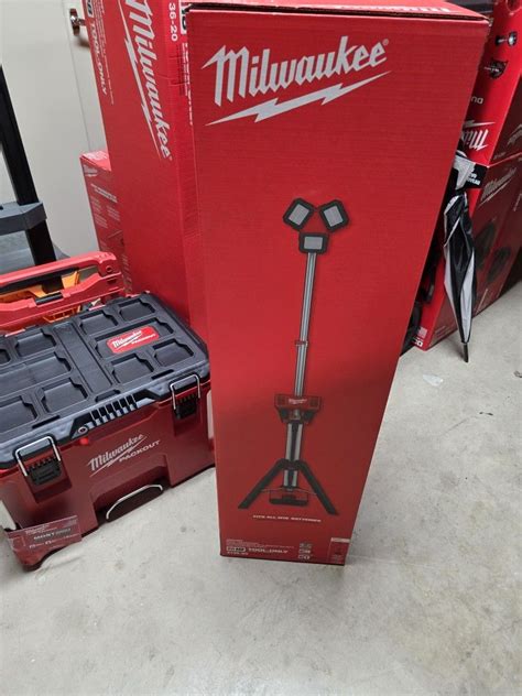 Milwaukee M18 Rocket Led Tower Light And Charger 6000 Lumens Model