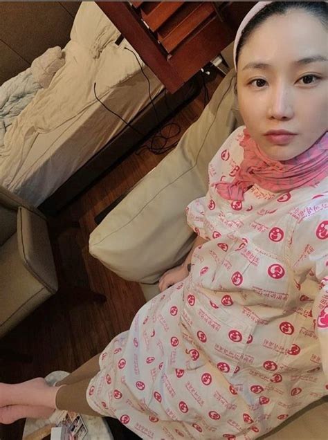 스타들의 임신·출산 소식 천상지희 선데이 출산 후 여전히 볼록한 배 걱정“언제 들어가는 거죠” Zum 뉴스