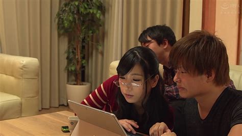 【並木塔子】絶対に声を出してはいけない状況なのに、カチコチにおっ起ったチ ポを見せつけられ羞恥心を煽られるが、逆に 315486人気av女優