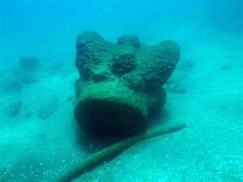 Mergulhador encontra navio afundado em tempestade há 1 8 mil anos no