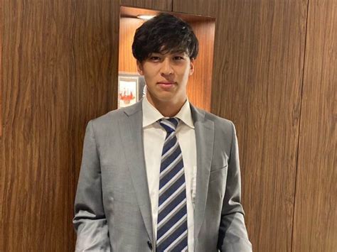 阪神タイガースさんのインスタグラム写真 阪神タイガースinstagram「本日契約更改を終えた選手たちのスーツ姿を撮らせてもらいました