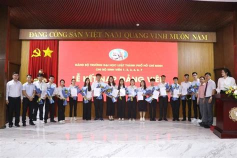 32 Sinh Viên Trường Đại Học Luật Tphcm được Kết Nạp Đảng Báo Giáo Dục