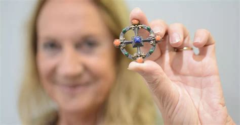 Woman Gobsmacked As Lord Nelson Brooch Bought For £20 Is Valued At £