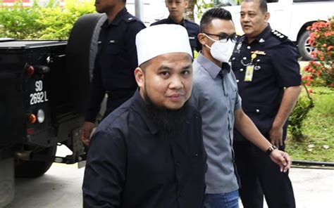 Ktemoc Konsiders Ebit Lew Trial Told Of Porn Site Searches In