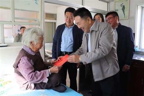 火炬高技术产业开发区 时政要闻 区领导走访慰问老年人