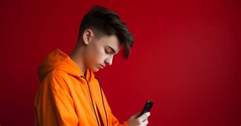 스크린타임 늘어날수록 청소년 우울증 증가…sns보다 위험한 주요 원인은