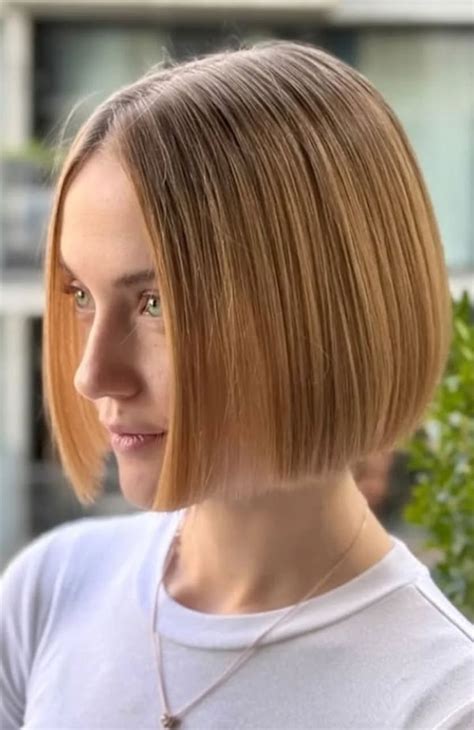 45 Chic Layered Bob Haircuts Soft Wavy Bob With Curtain Bangs