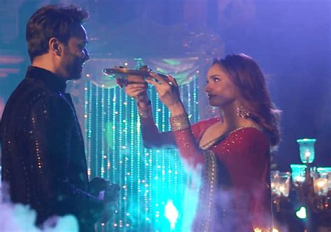 Bigg Boss Finale Ankita Lokhande Does Vicky Jains Aarti In Their Dance Performance