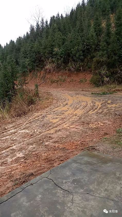 农村泥巴路图片农村土房图片大山谷图库