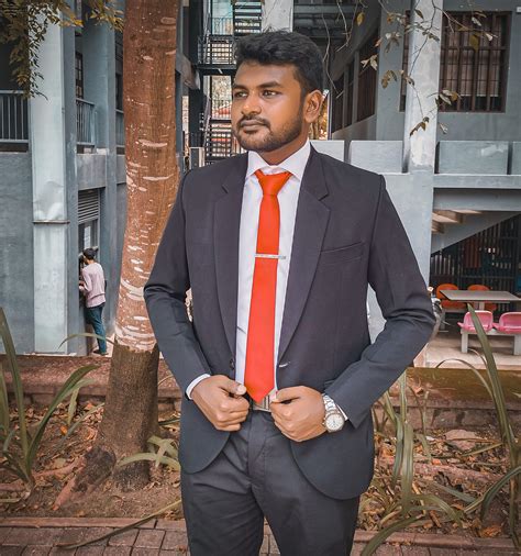 සරු සාර ~ හීන් වේවැල් ~ ශ්‍රී ලංකාවේ වේවැල් වර්ග කීපයක්ම දකින්නට ලැබෙන අතර ද අපි මේ කියන්න