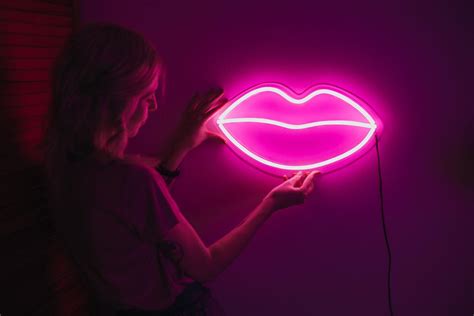 Неоновые вывески FLIX NEON