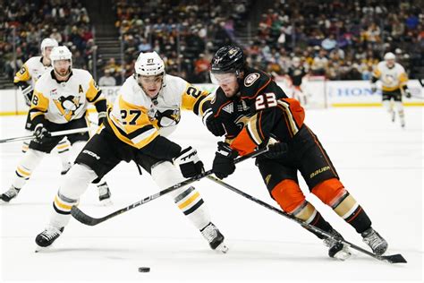 Penguins Two Goaltenders Shut Out Ducks 20 The Epoch Times