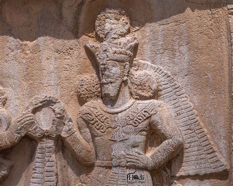 Hadi Hadadi نقش برجسته دِیهیم ستانی اردشیر دوم از شاهپور