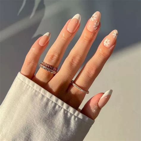 11 Daisy Nail Designs Youll Want To Flaunt All Summer Long In 2024