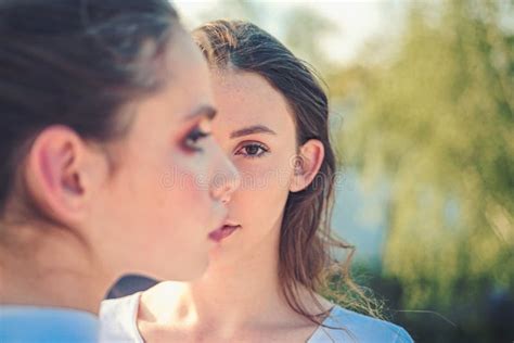 Jugend Und Sch Nheit O Antlitzskincare Und Make Up R Stockbild Bild