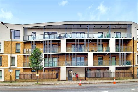 London SE10 - Spec