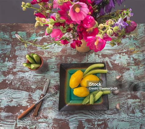 맛 있는 새로운 딜 나무 테이블 평면도에 그릇에 감자 조 림 0명에 대한 스톡 사진 및 기타 이미지 0명 감자 요리 건강한 식생활 Istock