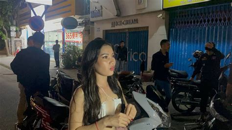 តួ សម្តែងម្នាក់ប្រកាសថា «បើបងចោរយក ទូរស័ព្ទ ឱ្យវិញ នាង នឹង ជូន ស គុណ