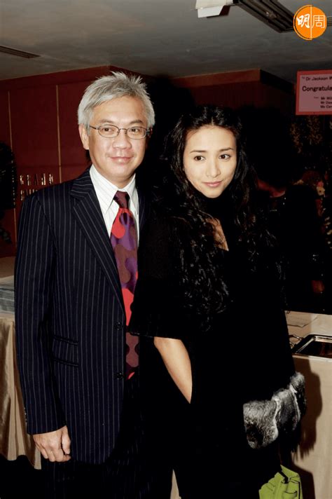 「凍齡港姐」吳婉芳化身pink Lady宛如少女 新抱霍詠盈：奶奶似家姐 本地 明周娛樂