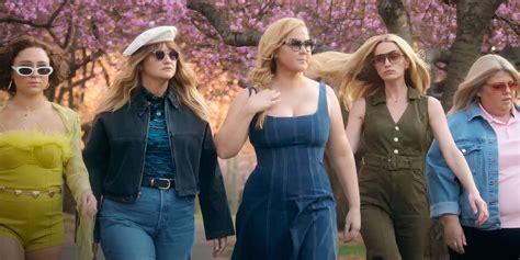 Amy Schumers New Over The Top Netflix Comedy Has A Surprisingly
