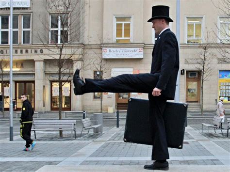 Marcher 11 Minutes Par Jour à La Manière Ridicule Des Monthy Python Pour Rester En Bonne Santé