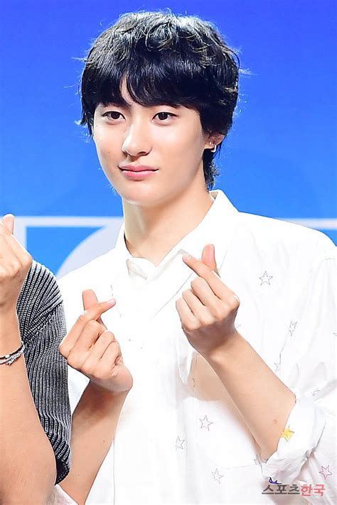 윤상 아들 앤톤 라이즈로 데뷔훈훈한 비주얼