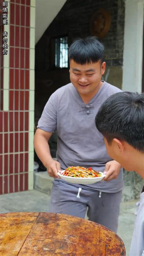你们听说过活鱼泡辣椒吗做成鱼香肉丝太香啦 腾讯视频