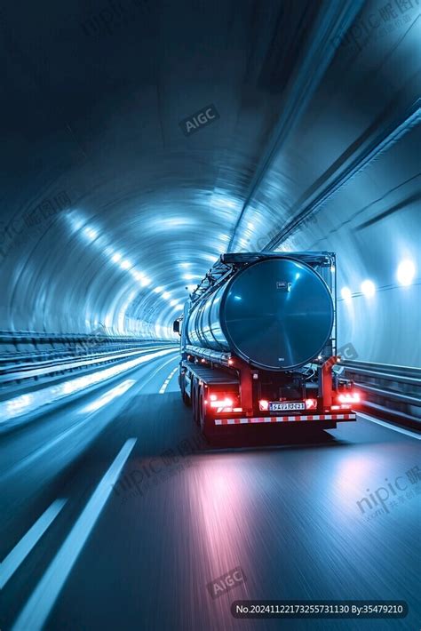 Ai创作图交通运输物流 科技现代运输 高速行驶的货车 交通运输货物运输 交通运输行业 高速物流 交通运输封面 智慧运输物流 快递物流运输化学化工 交通运输素材 科技创新物流 高速货运 高速行车