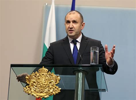 Обикновено от президентството съобщават за наложено вето писмено но този път Румен Радев реши